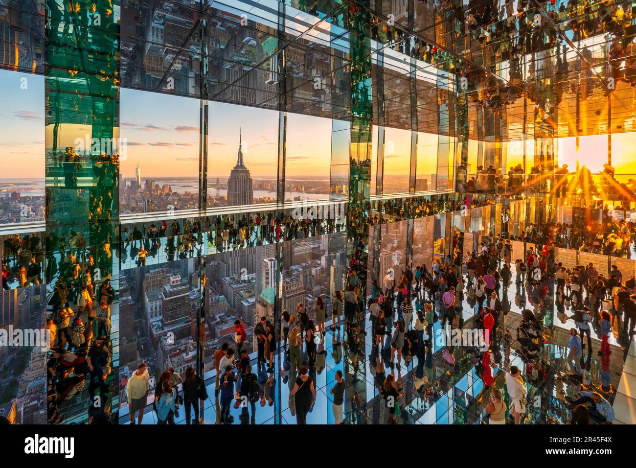 Summit , One Vanderbilt, Observation Skyscraper Platform Mirrored ...