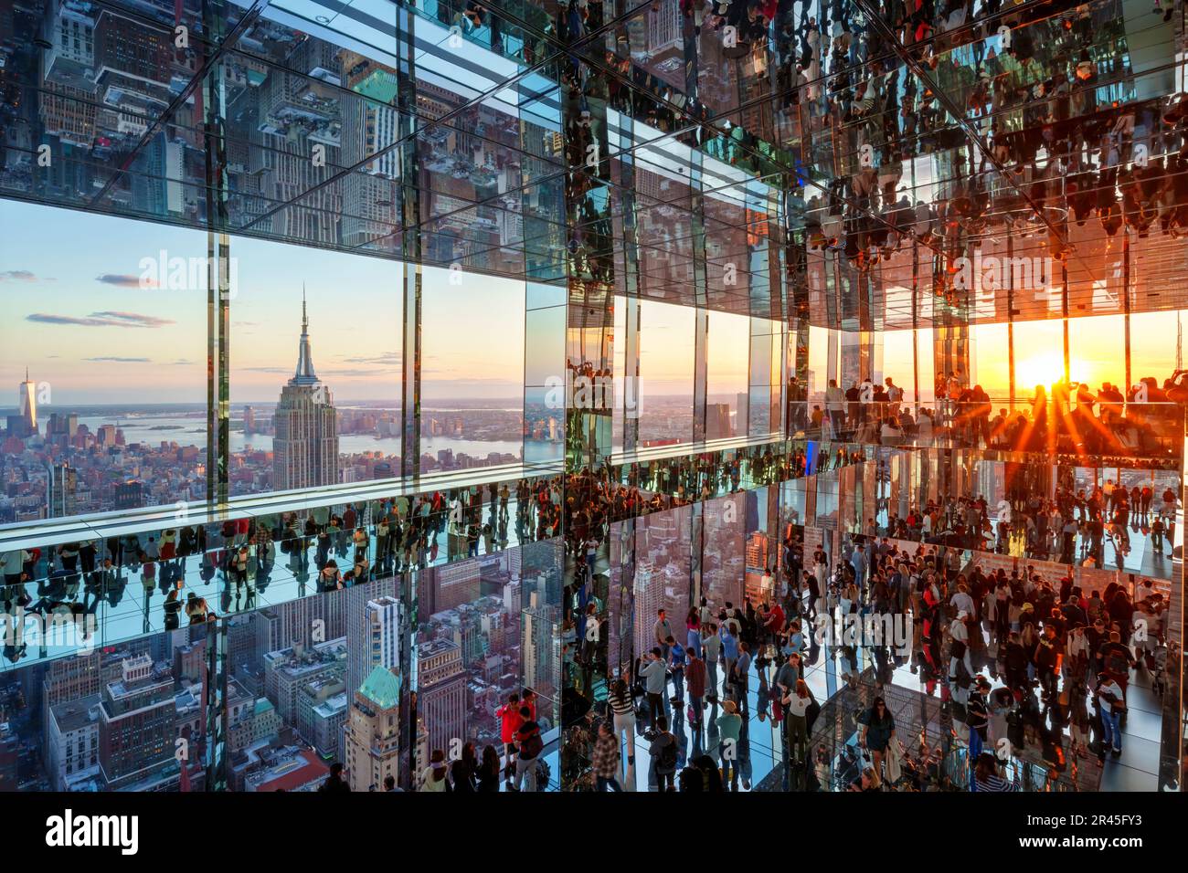 Summit , One Vanderbilt, Observation Skyscraper Platform Mirrored ...