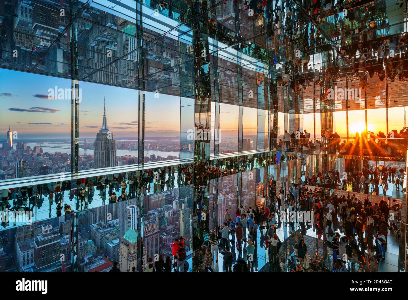 Summit , One Vanderbilt, Observation Skyscraper Platform Mirrored ...