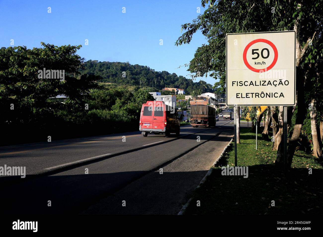 gandu, bahia, brazil - may 19, 2023: traffic signal board indicates ...