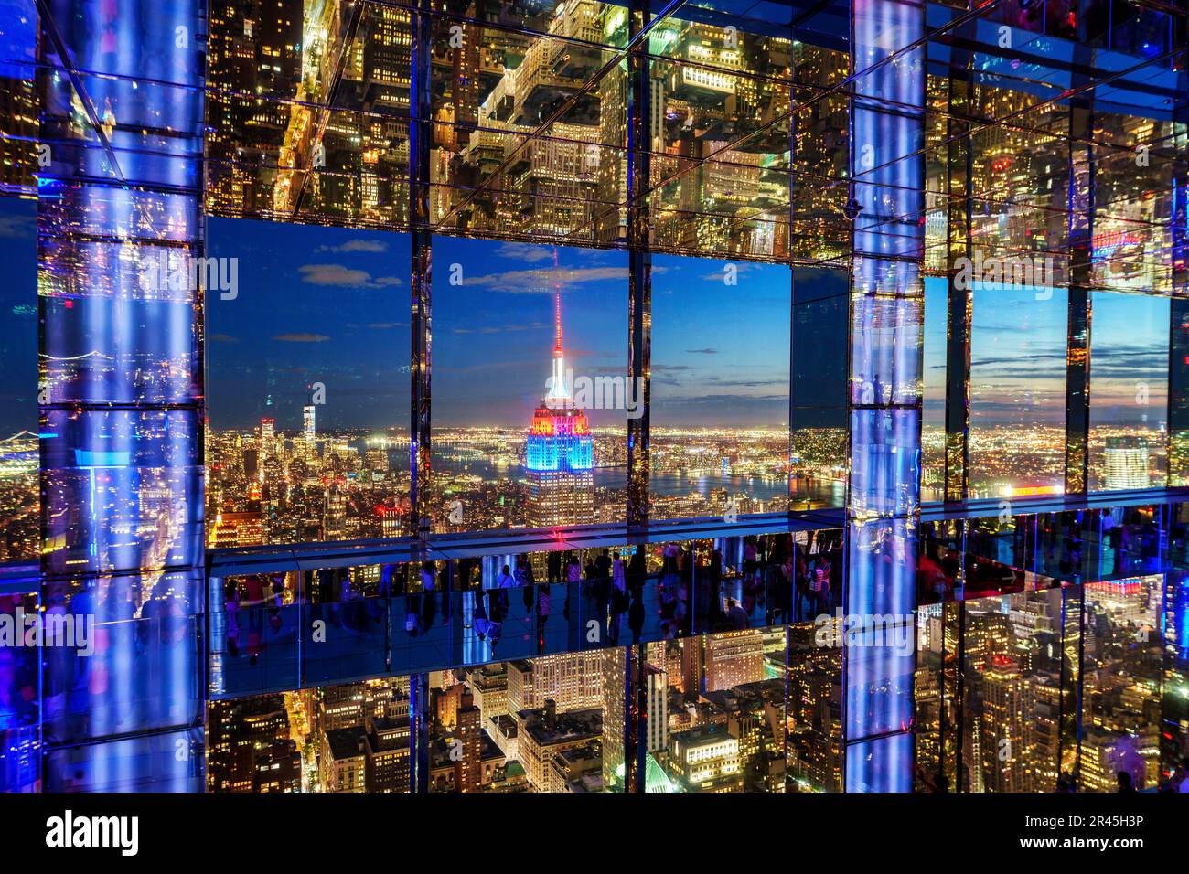 Summit , One Vanderbilt, Observation Skyscraper Platform Mirrored ...