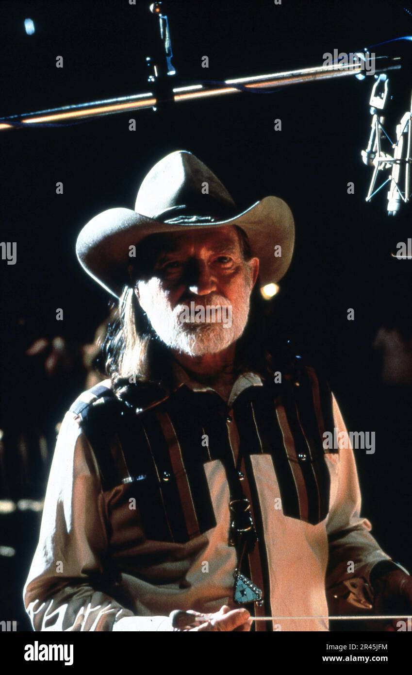 WILLIE NELSON in WAG THE DOG 1997 director BARRY LEVINSON book Larry ...