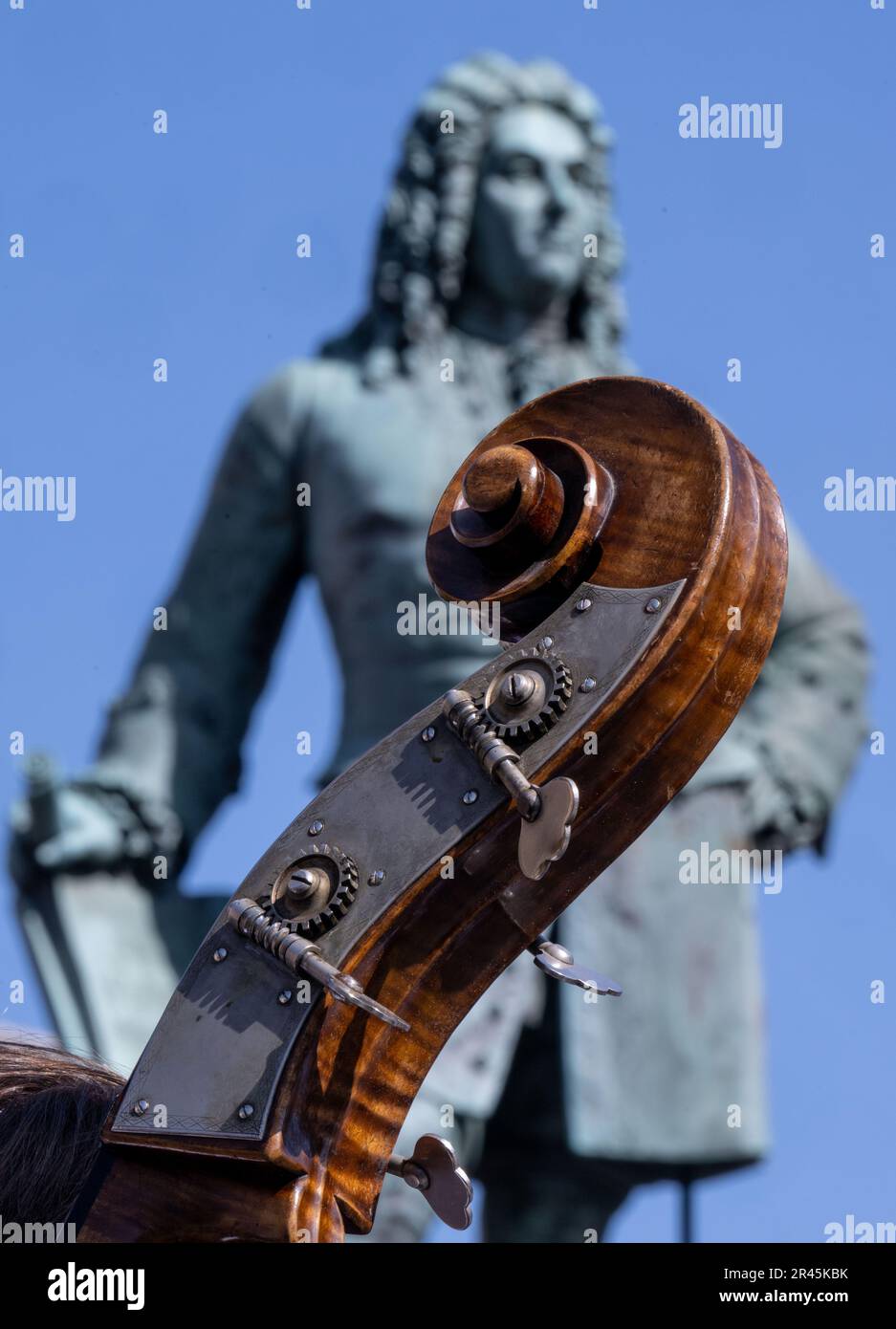 26 May 2023, Saxony-Anhalt, Halle (Saale): The scroll of a double bass ...