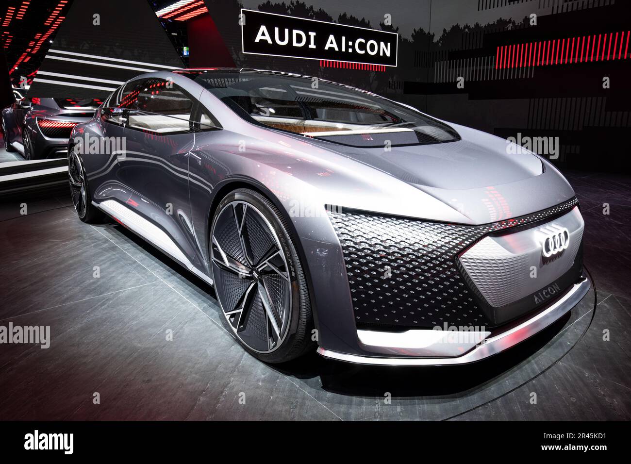 Fully autonomous vehicle hi-res stock photography and images - Alamy