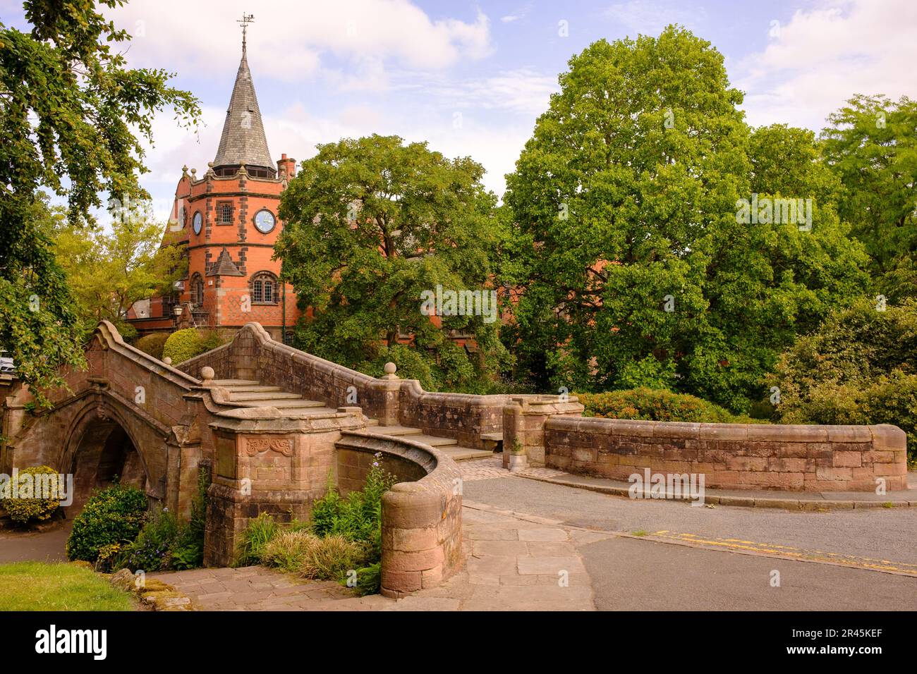 Dell bridge port sunlight village hi-res stock photography and images ...
