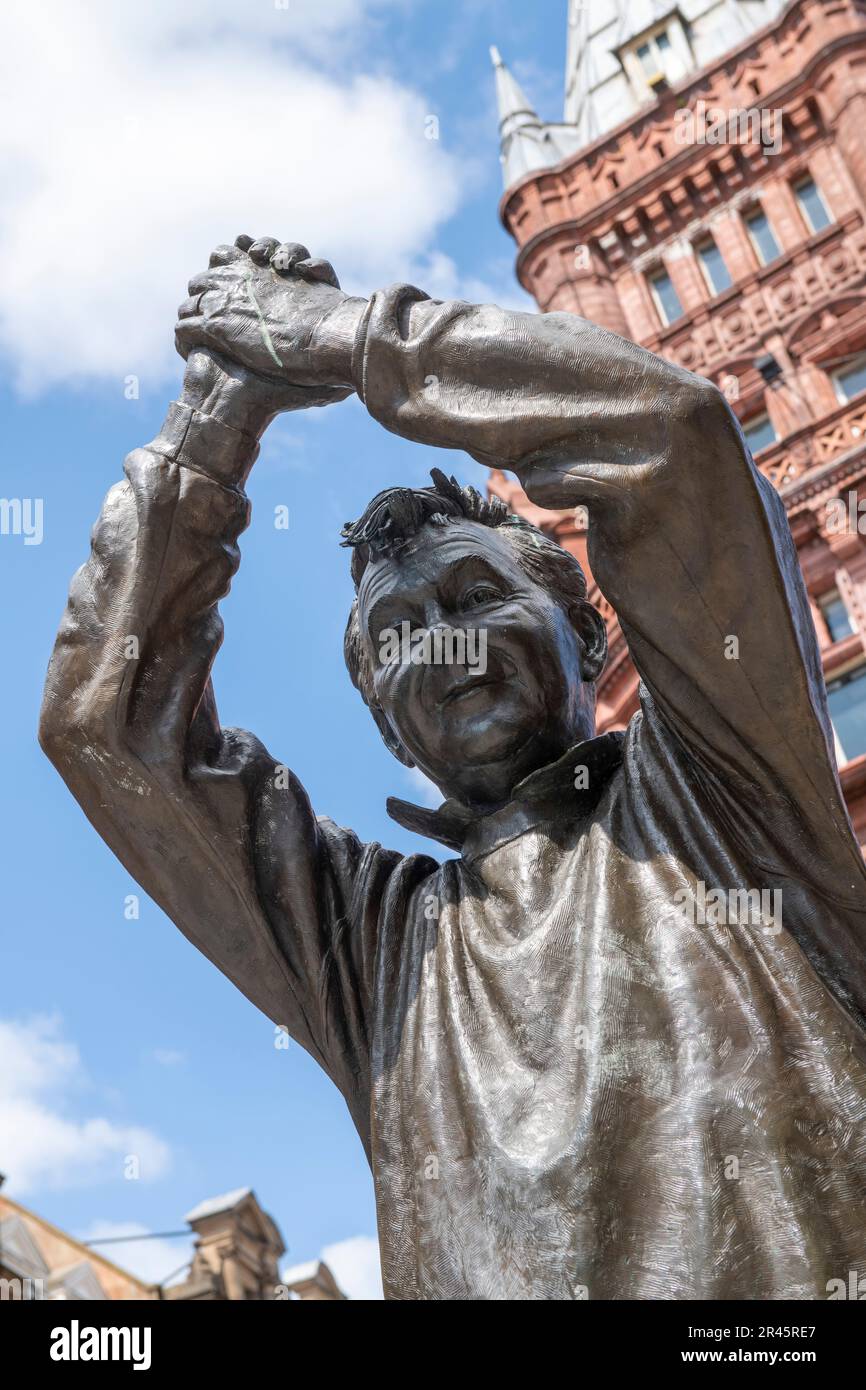 Brian Clough Statue in Nottingham City, Nottinghamshire England UK ...