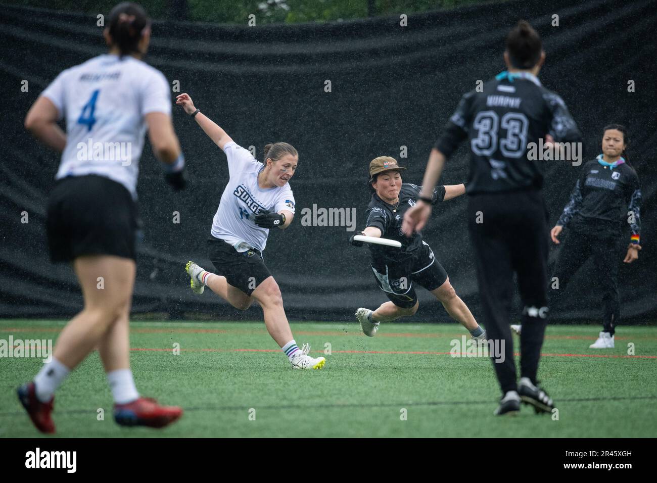 Ultimate frisbee catch hi-res stock photography and images - Alamy