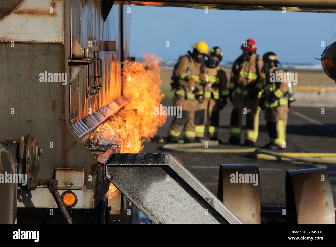 Hawaii Army National Guard Soldiers assigned to 297th Engineer ...