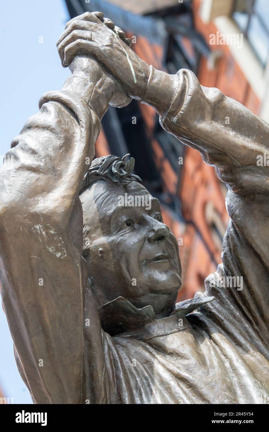 Brian Clough Statue in Nottingham City, Nottinghamshire England UK ...