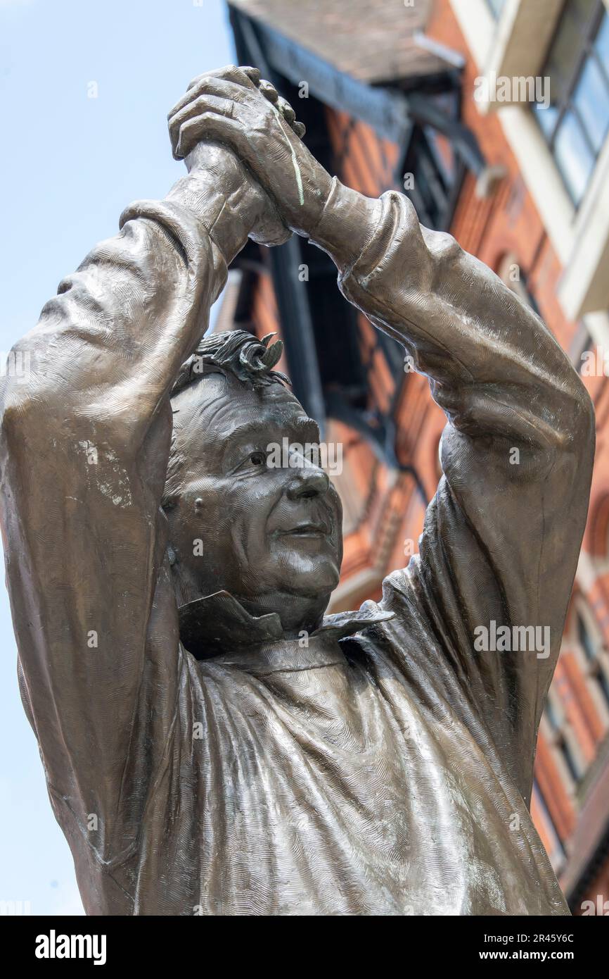 Brian Clough Statue in Nottingham City, Nottinghamshire England UK ...