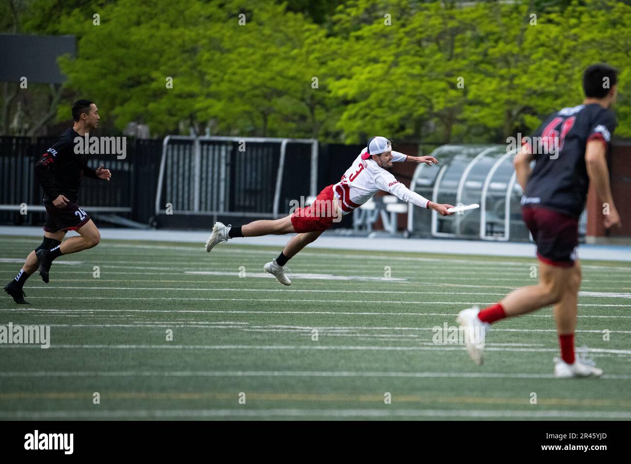 Ultimate frisbee catch hi-res stock photography and images - Alamy