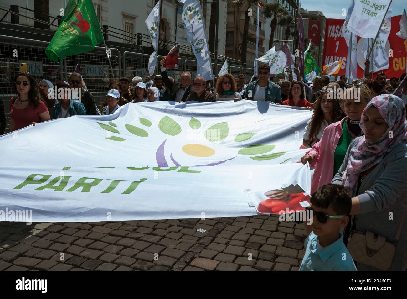 Yesil sol party hi-res stock photography and images - Alamy