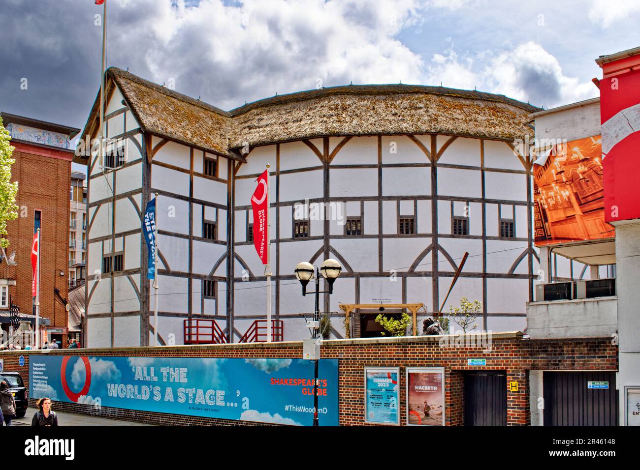 Shakespeares globe theatre architecture hi-res stock photography and ...