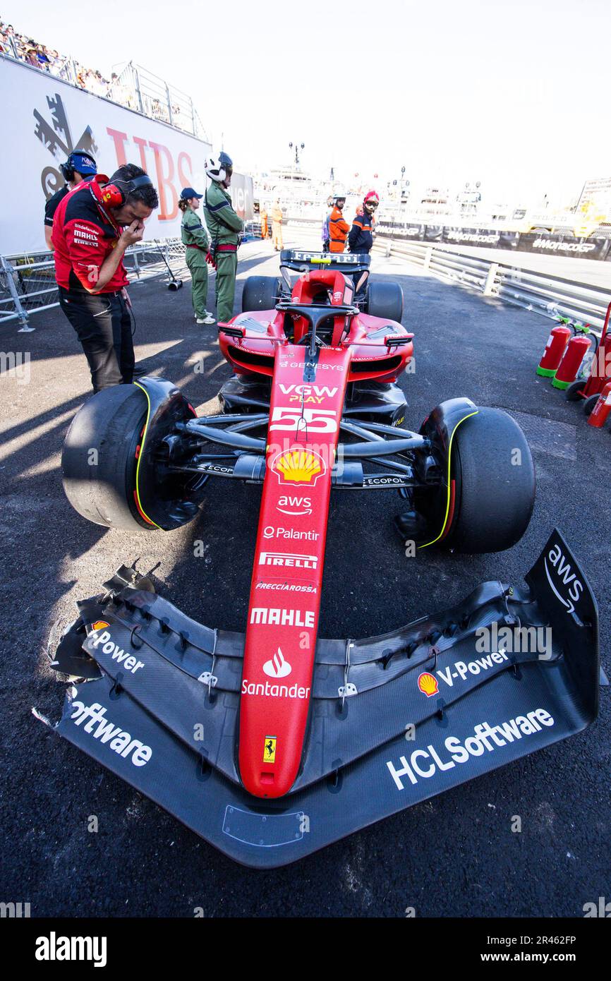 SAINZ Carlos (spa), Scuderia Ferrari SF-23, crash, accident at FP3 ...