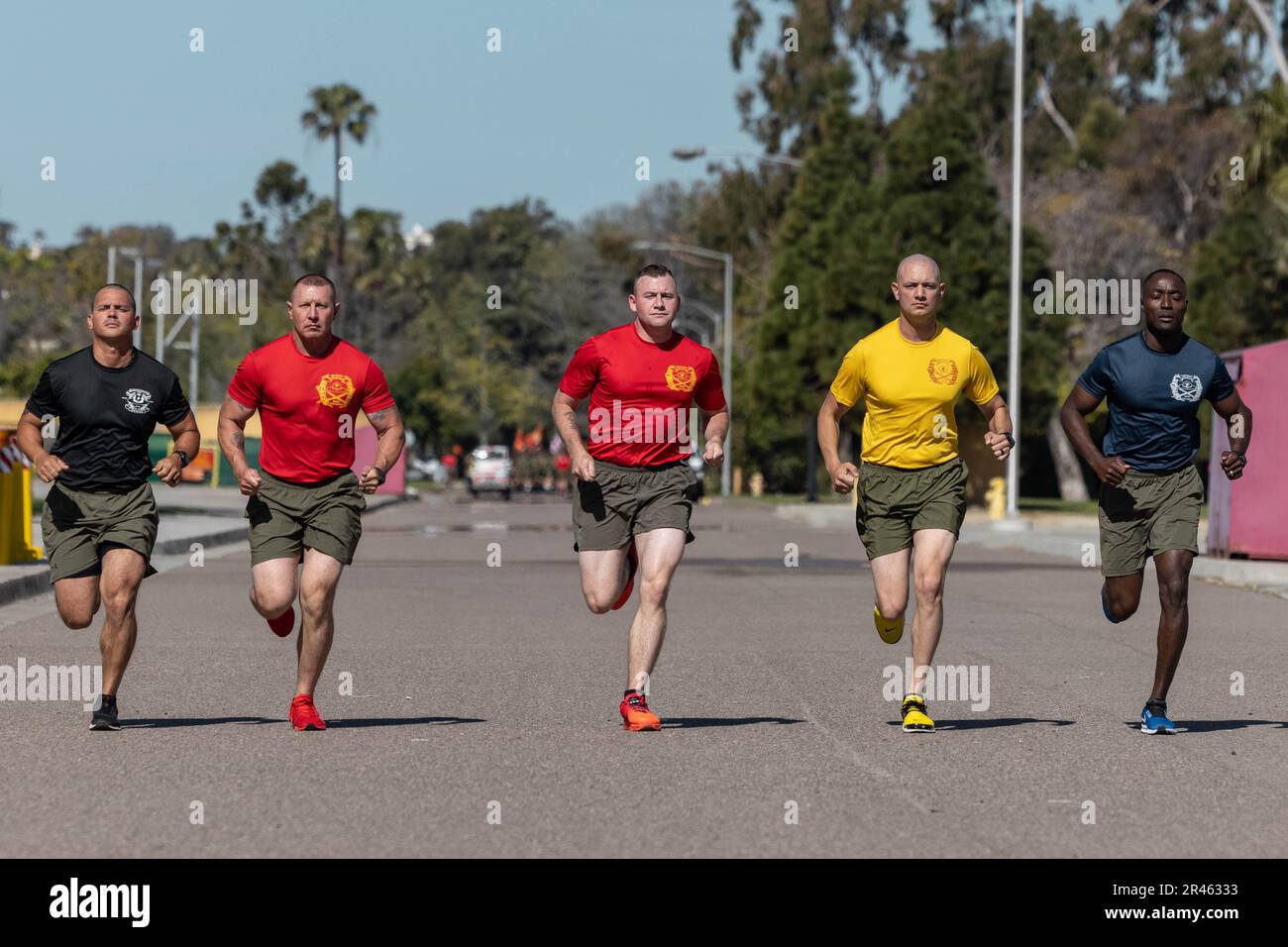U S Marine Corps Drill Masters With Recruit Training Regiment Run In