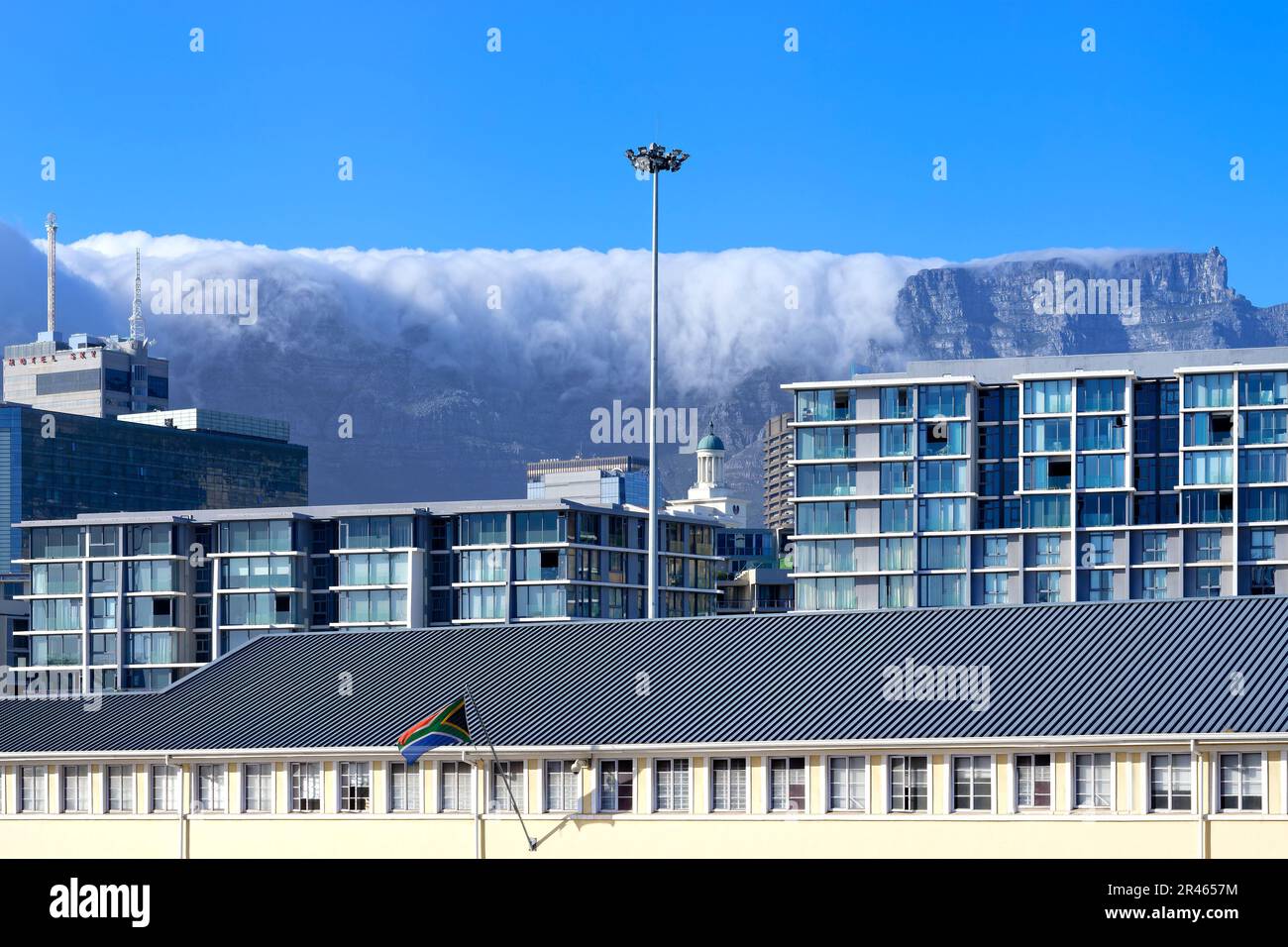 Administration buildings and Table Mountain covered with clouds, Cape Town, South Africa Stock ...