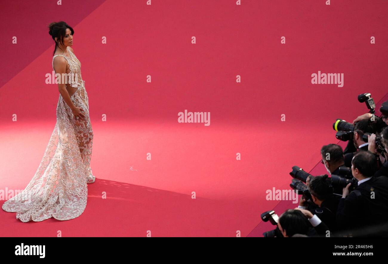Eva Longoria poses for photographers upon arrival at the premiere of ...