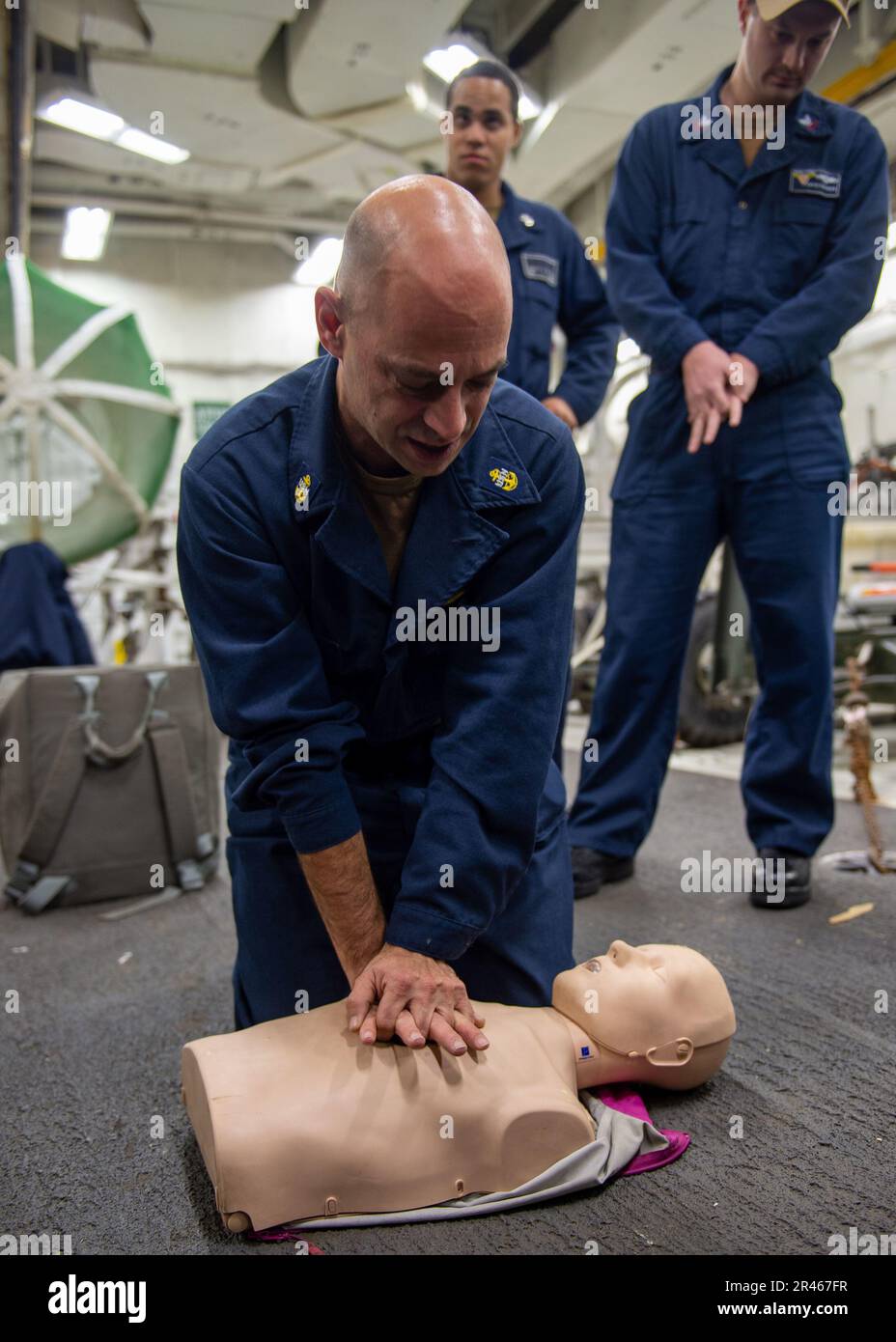 230118-N-MD461-1052 PACIFIC OCEAN (Jan. 18, 2022) Chief Operation ...