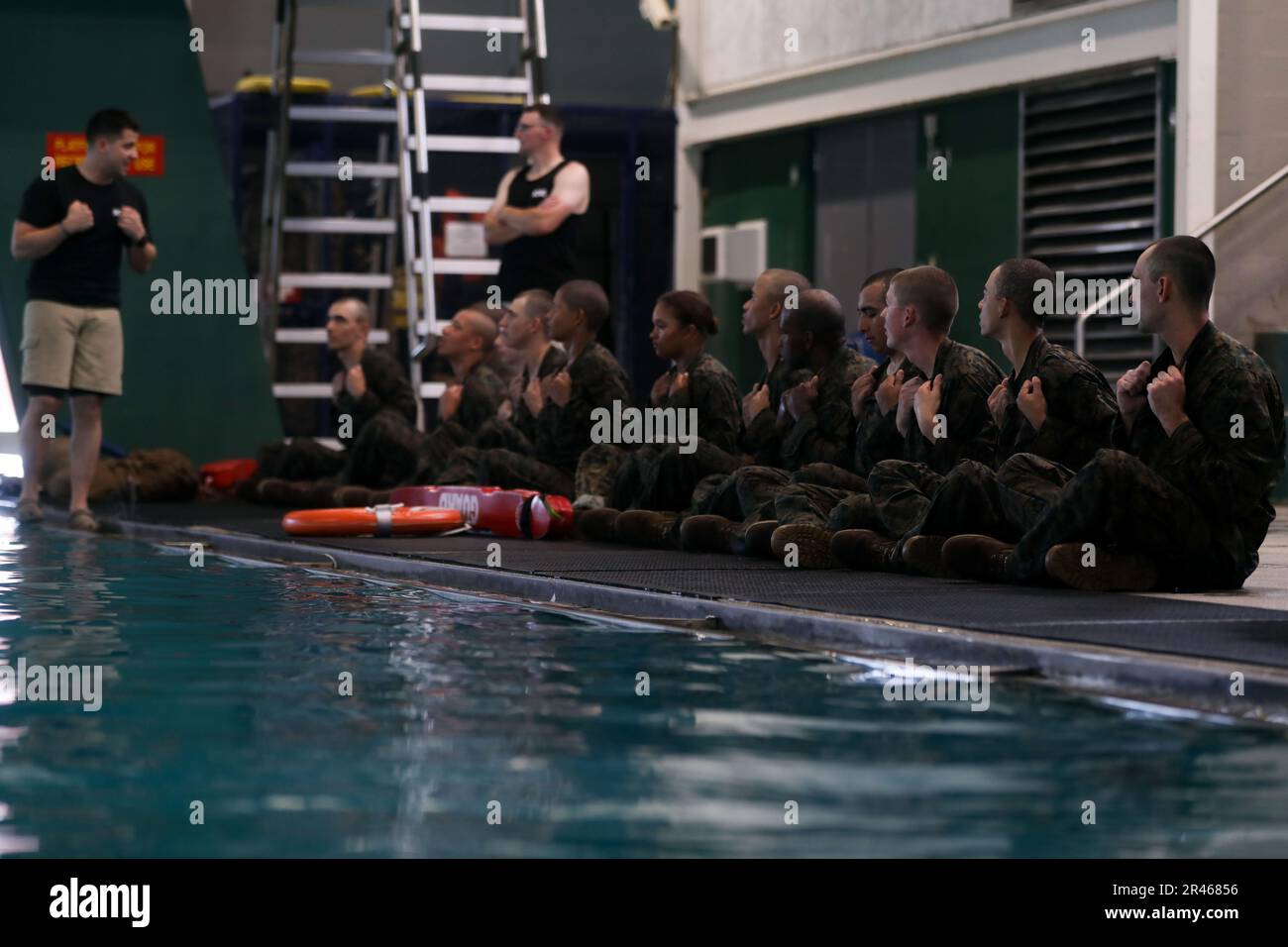 Recruits with Echo Company, 2nd Recruit Training Battalion learn ...