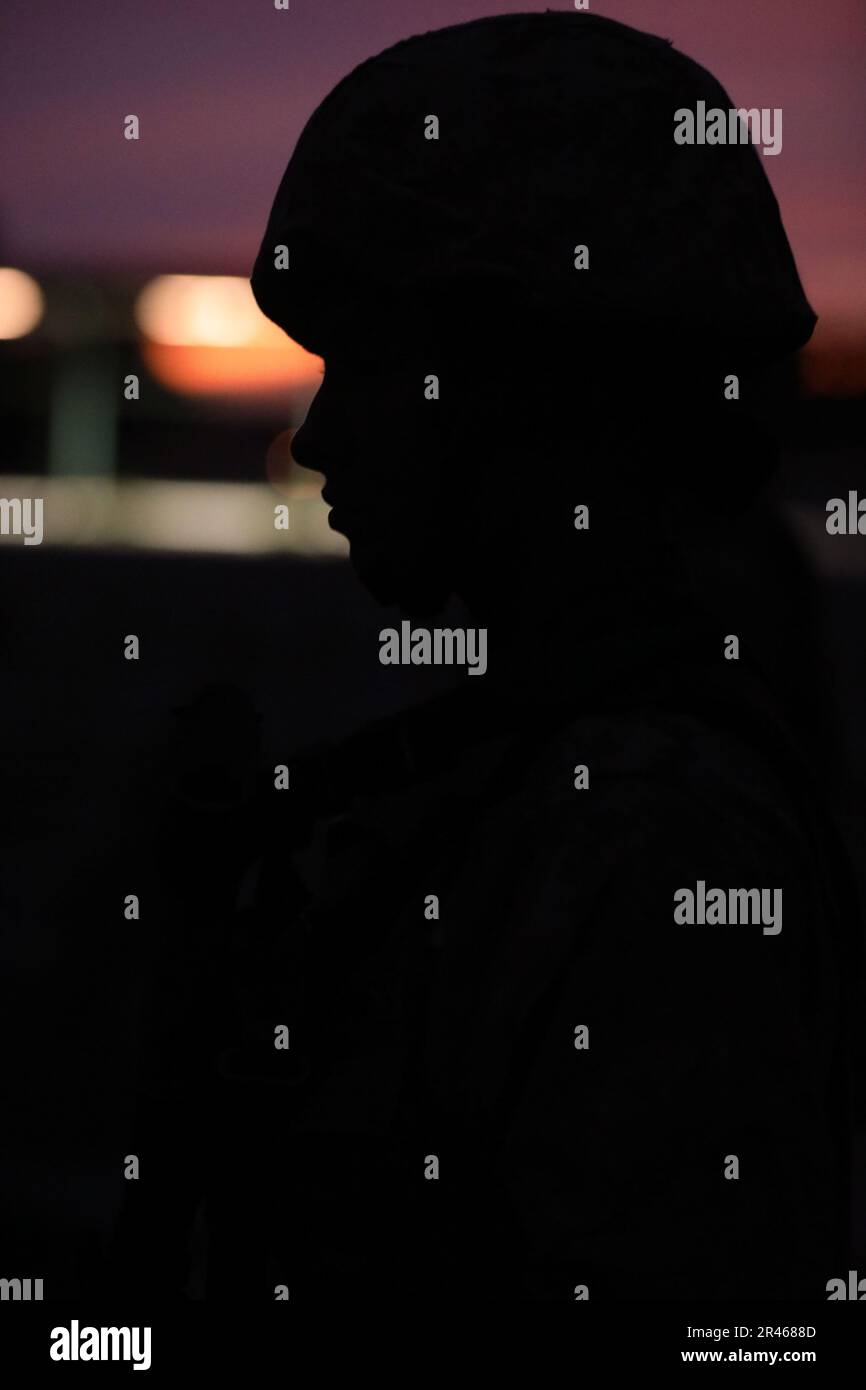 Recruits with Hotel Company, 2nd Recruit Training Battalion, navigate ...