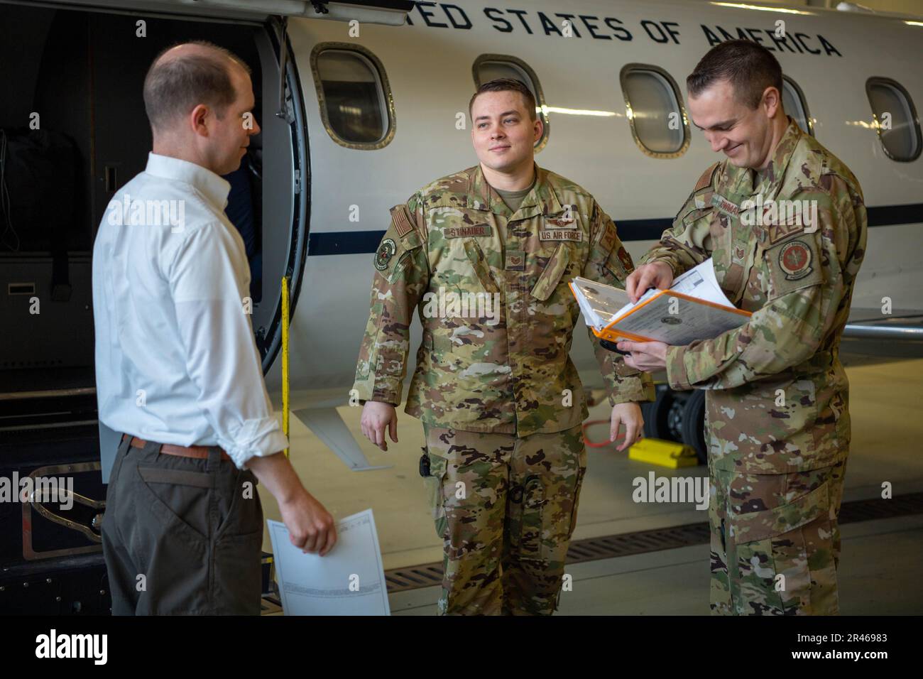 Aircraft onboard medical emergency hi-res stock photography and images ...
