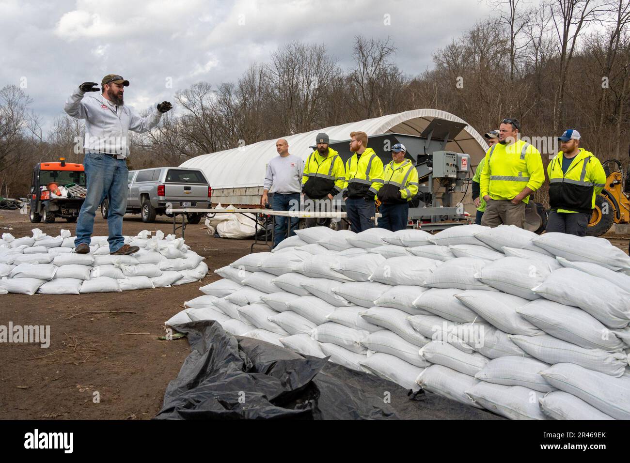 U.S. Army Corps of Engineers Louisville District Emergency Manager Bob ...
