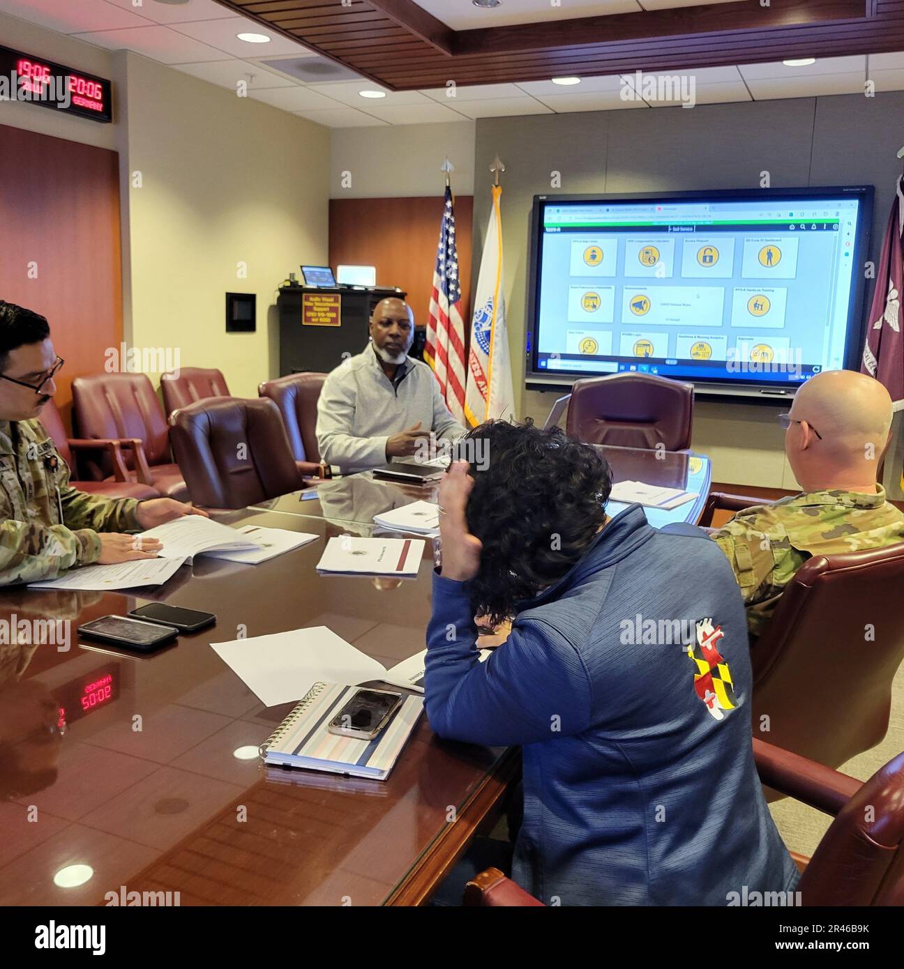 Army pay system hi-res stock photography and images - Alamy