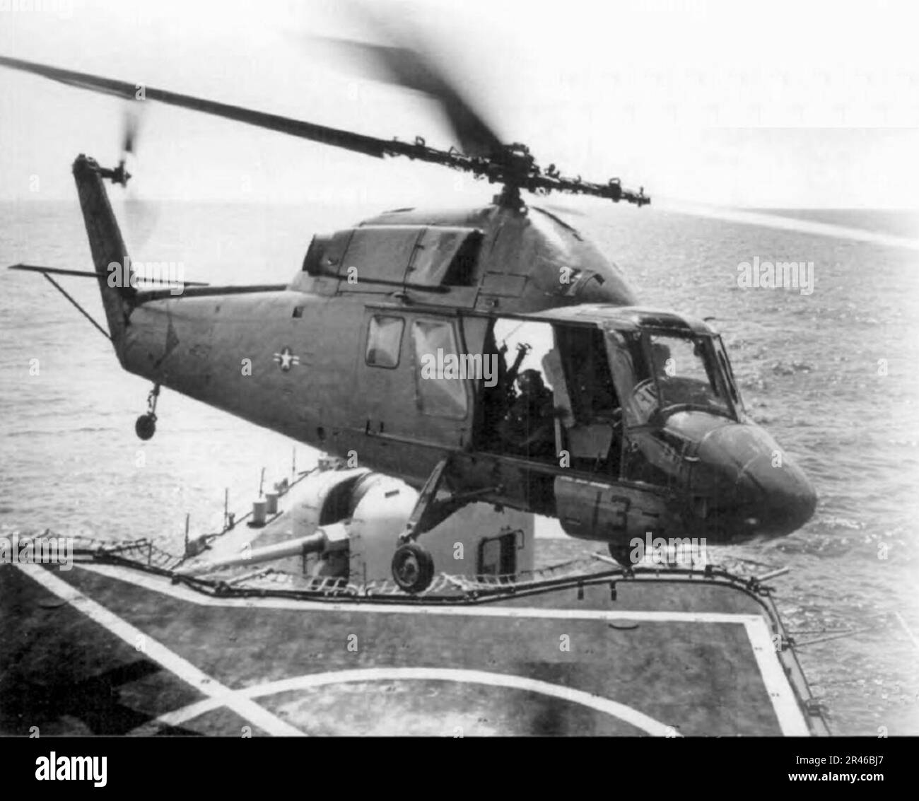 UH-2 HC-7 lifts off from USS Sterett (DLG-31) in Gulf of Tonkin Stock Photo - Alamy