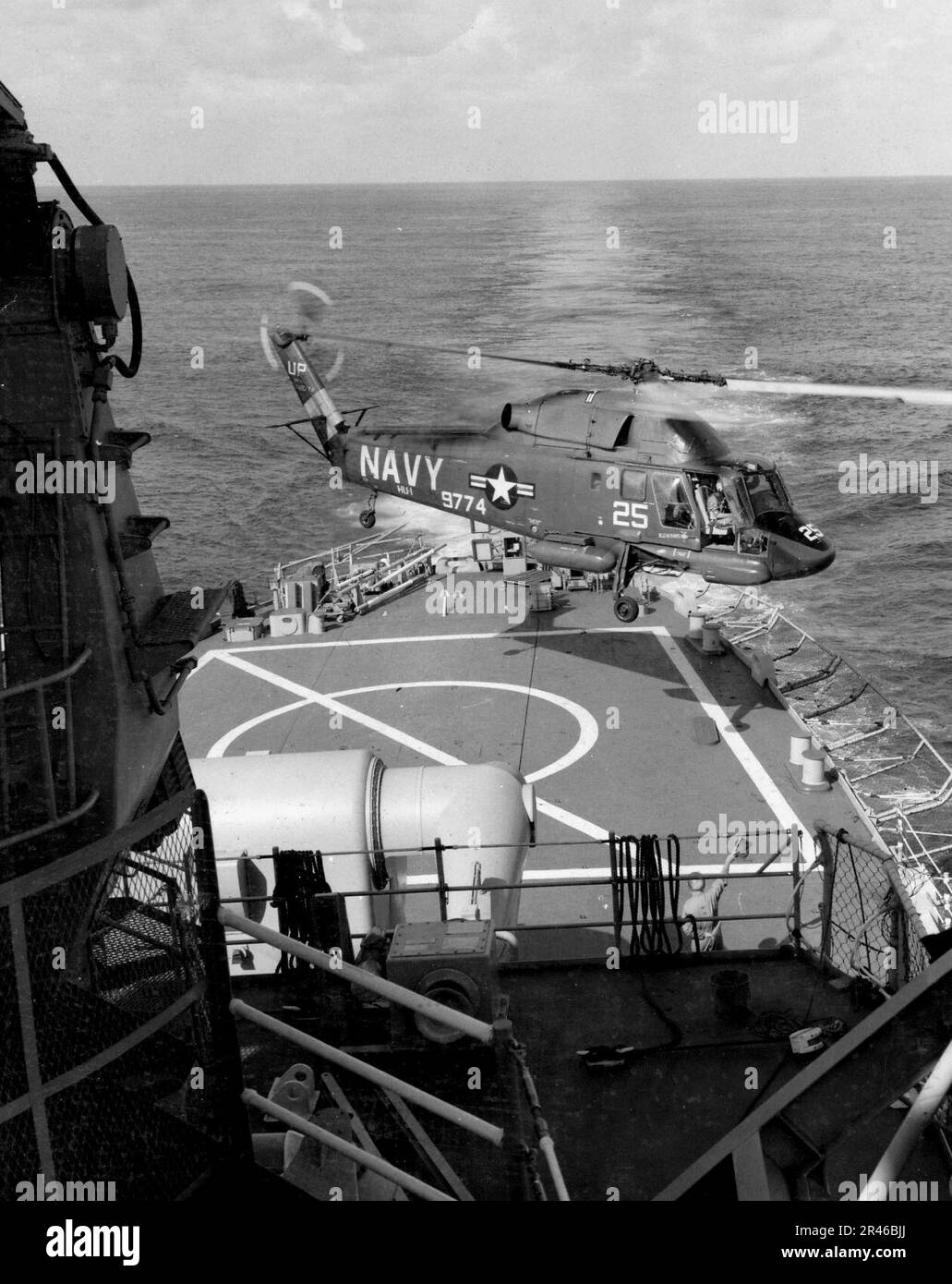 Uss columbus cg 12 hi-res stock photography and images - Alamy