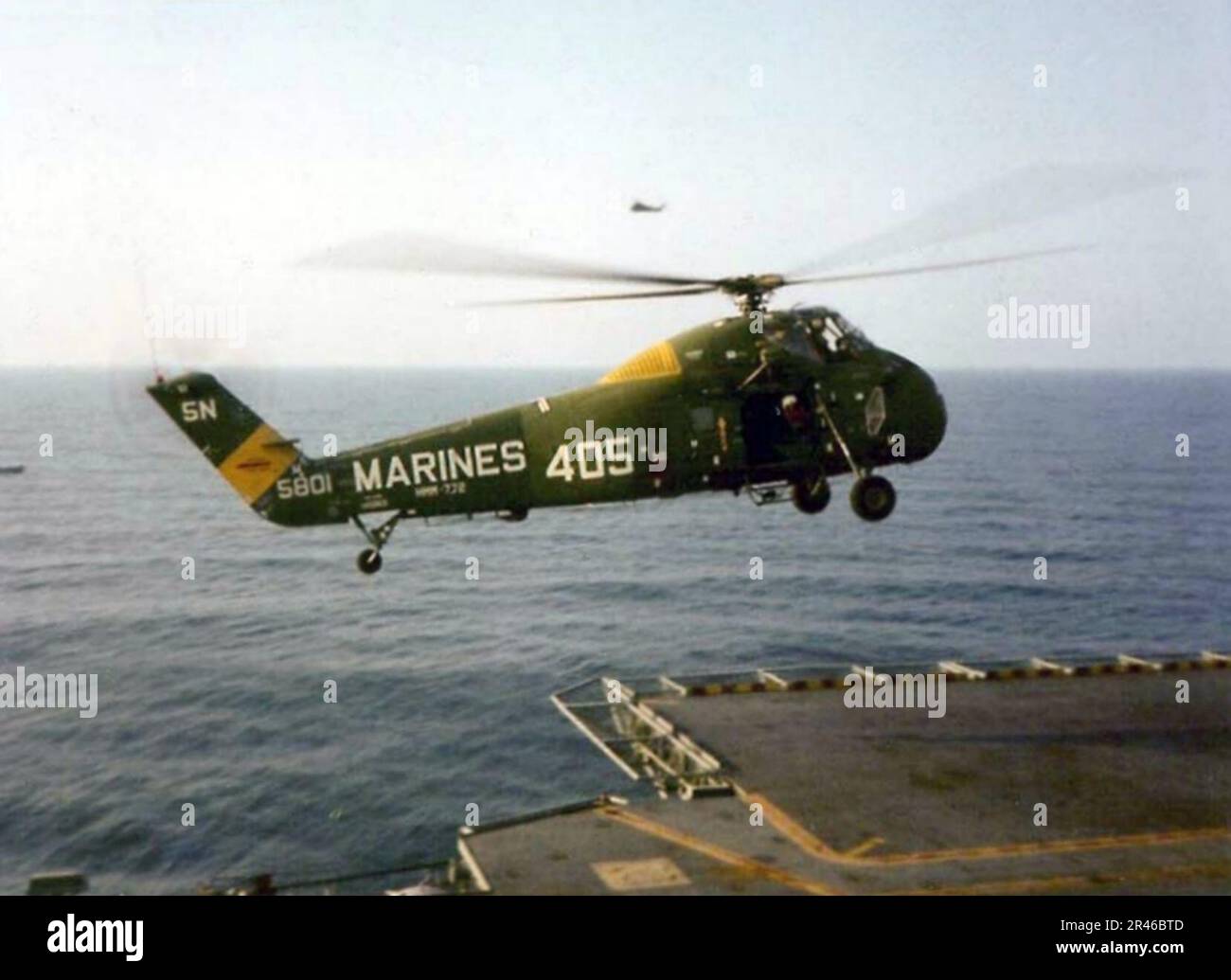 UH-34D HMM-772 hovering over USS Guadalcanal (LPH-7) 1971 Stock Photo ...