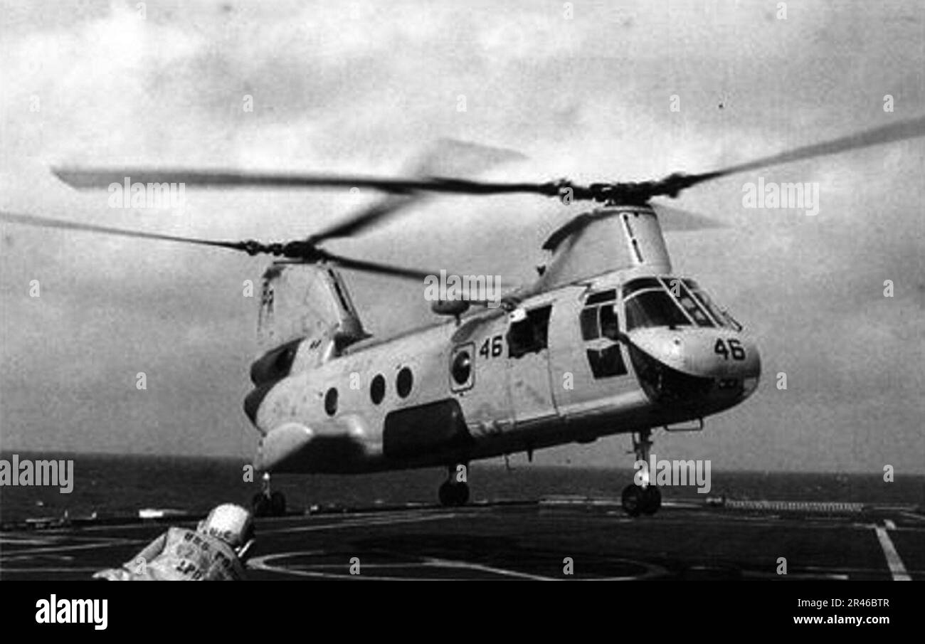 UH-46D Sea Knight of HC-8 lands aboard USS Ponce (LPD-15), circa in ...