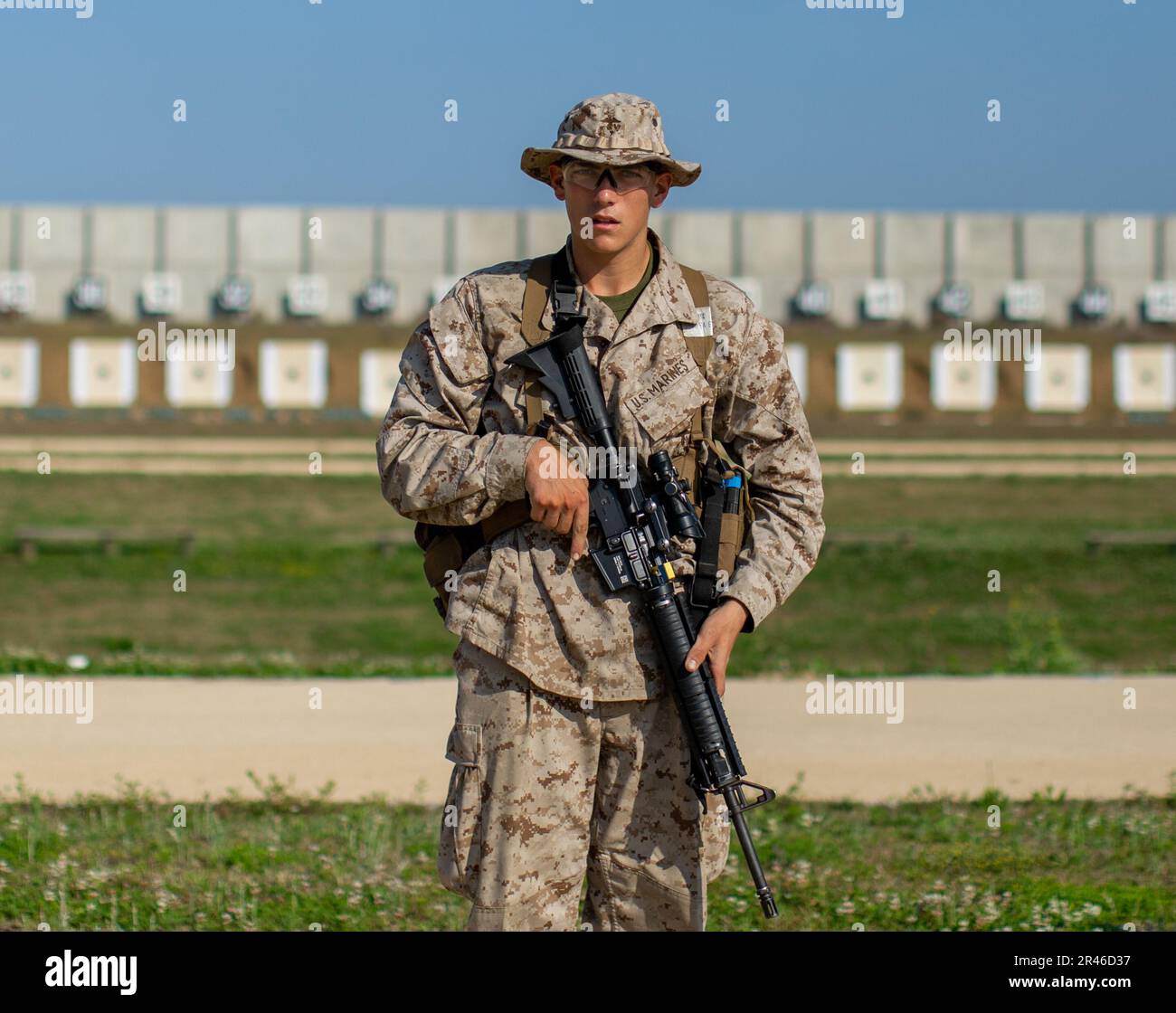 A U.S. Marine Corps recruit with Oscar Company, 4th Recruit Training ...