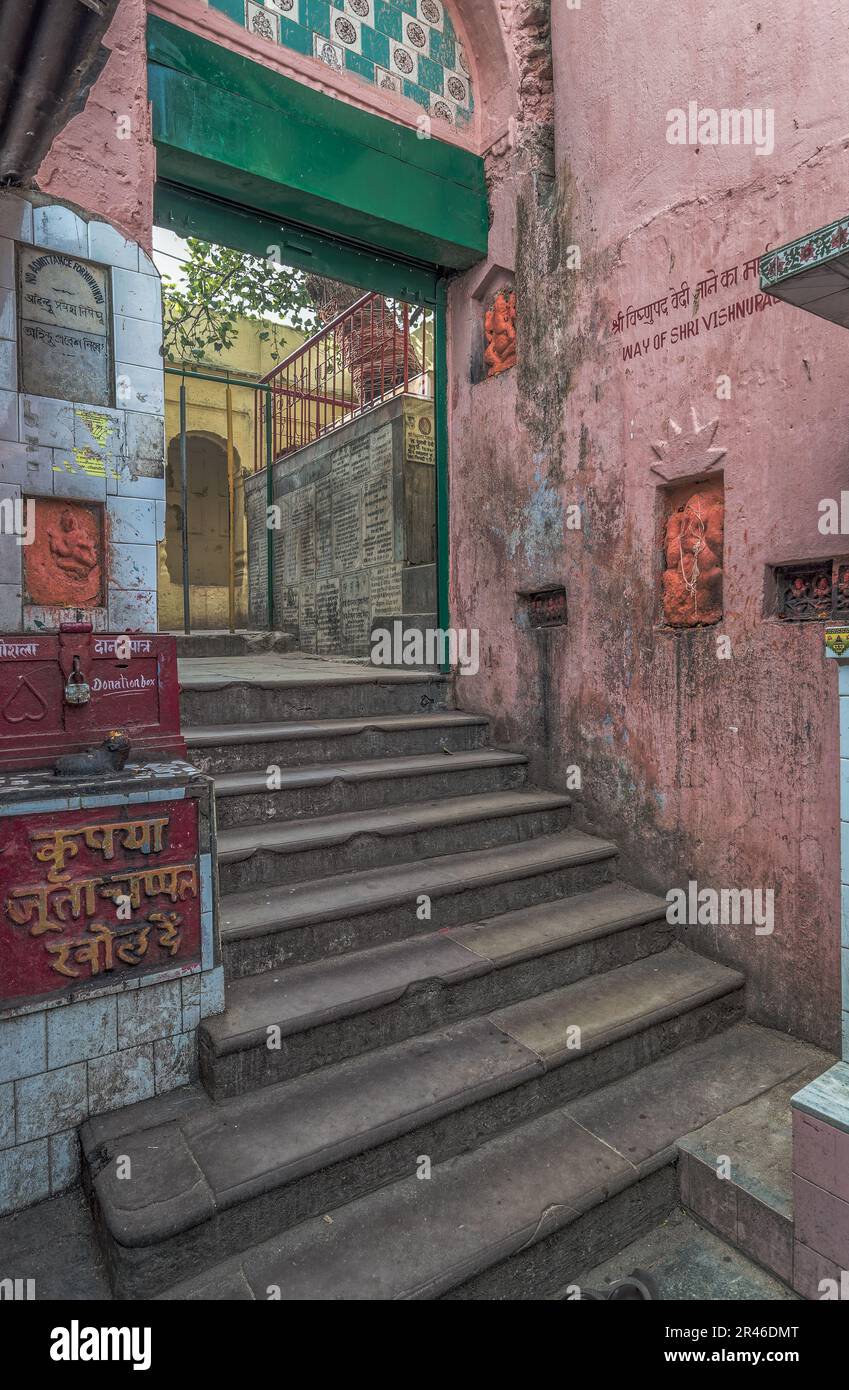 Vishnupad temple hi-res stock photography and images - Alamy