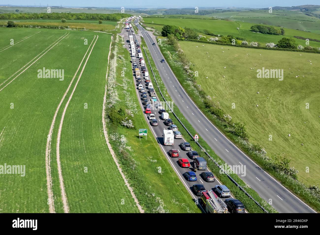 Very long queue hi-res stock photography and images - Alamy