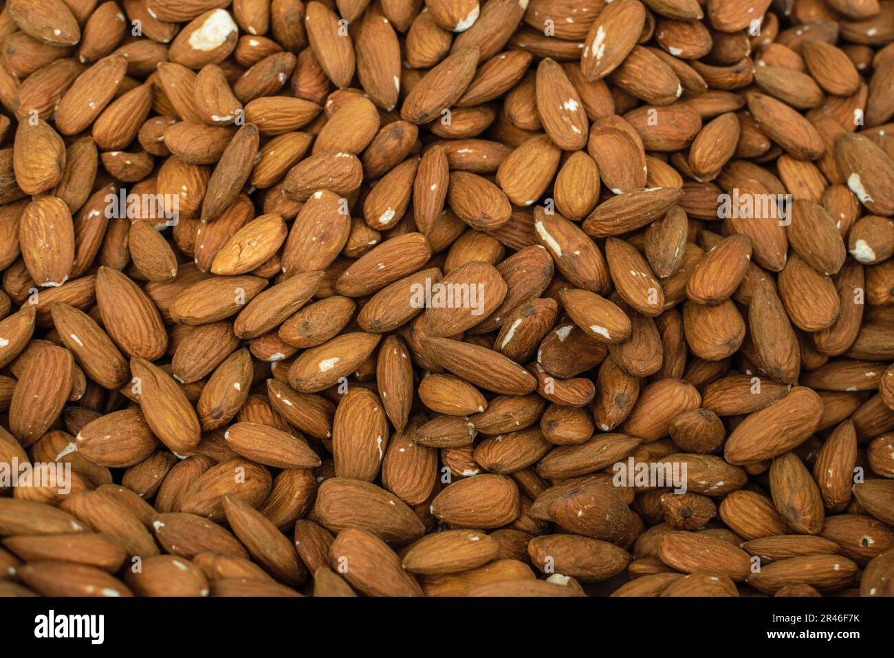 Almonds with skin hi-res stock photography and images - Alamy
