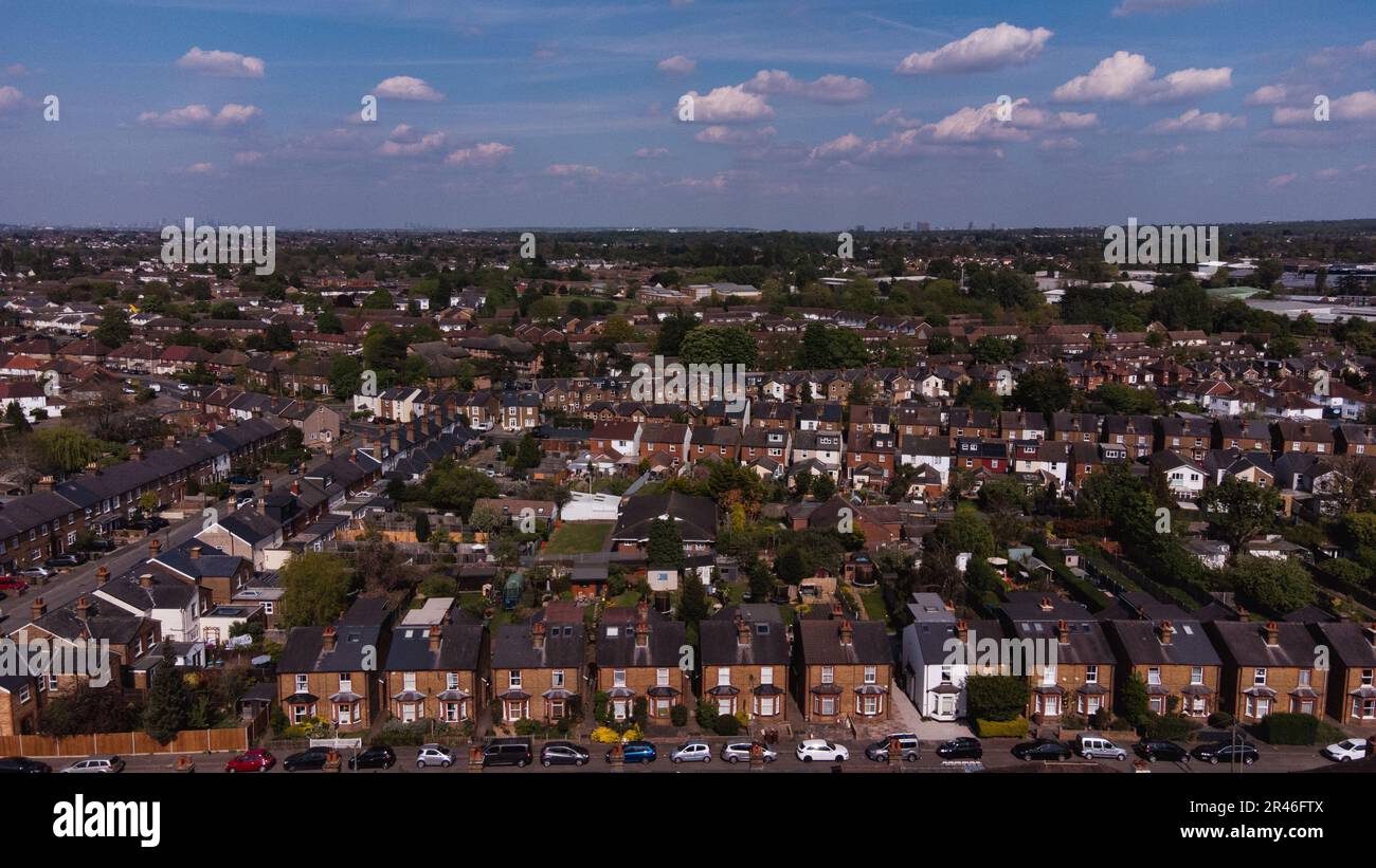 Surrey countryside houses hi-res stock photography and images - Alamy
