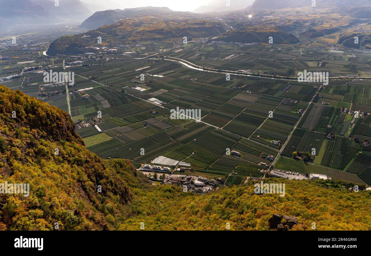 Aerial endless valley landscape fields hi-res stock photography and ...