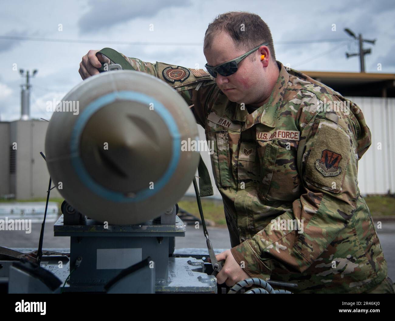 Gbu 32 hi-res stock photography and images - Alamy