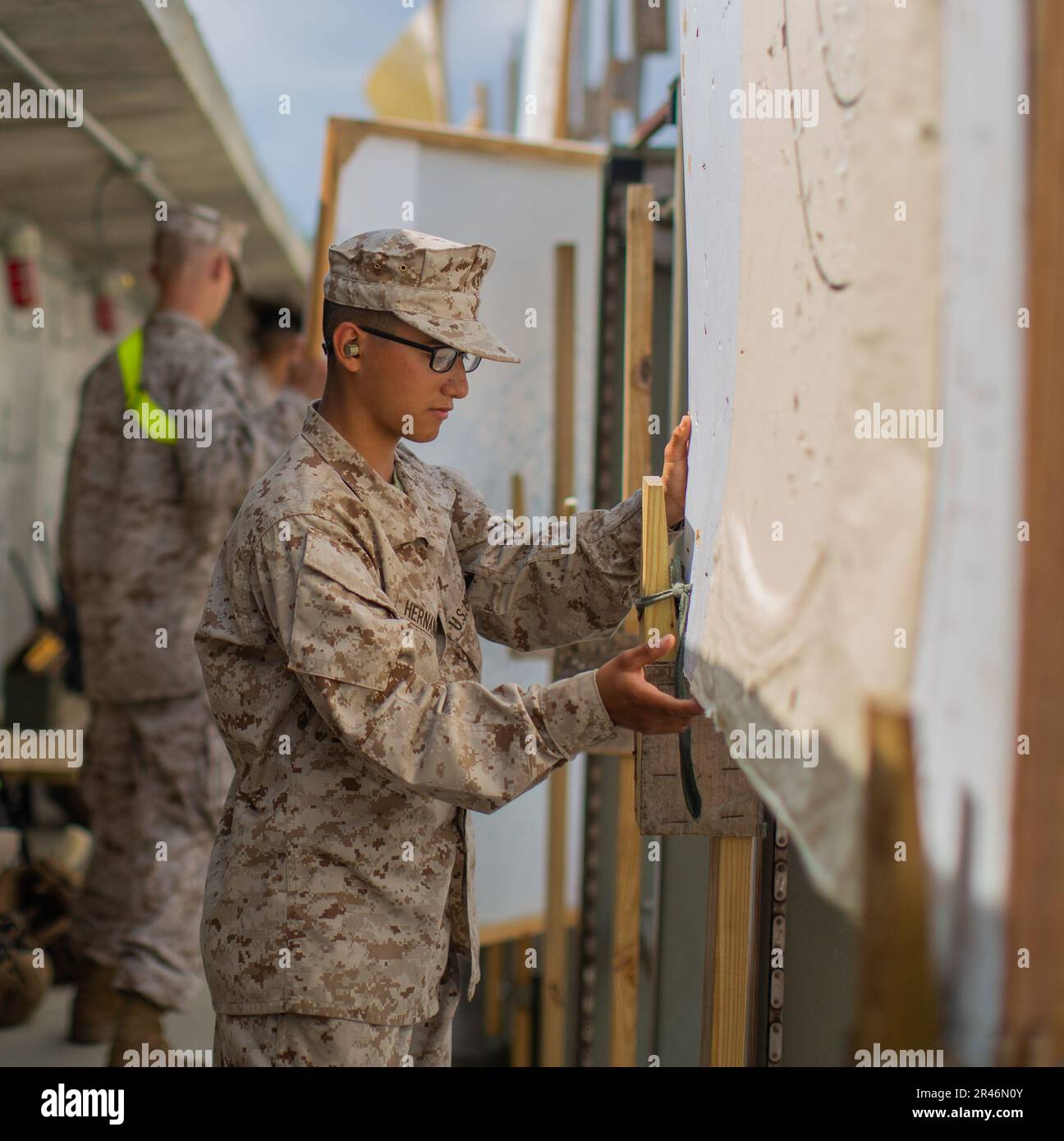 U.S. Marine Corps recruits with Mike Company, 3rd Recruit Training ...