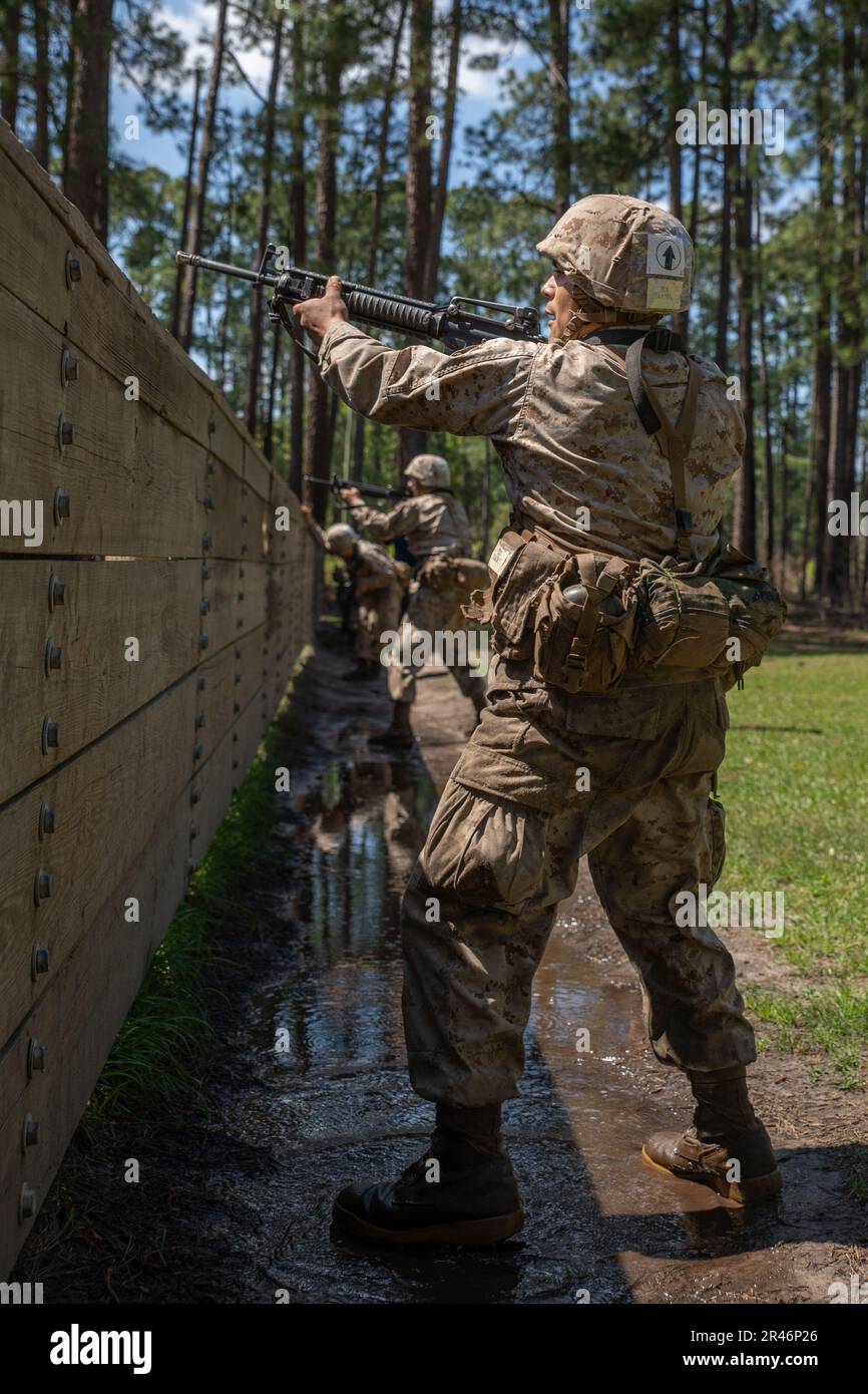 Recruits with Hotel Company, 2nd Recruit Training Battalion, complete ...