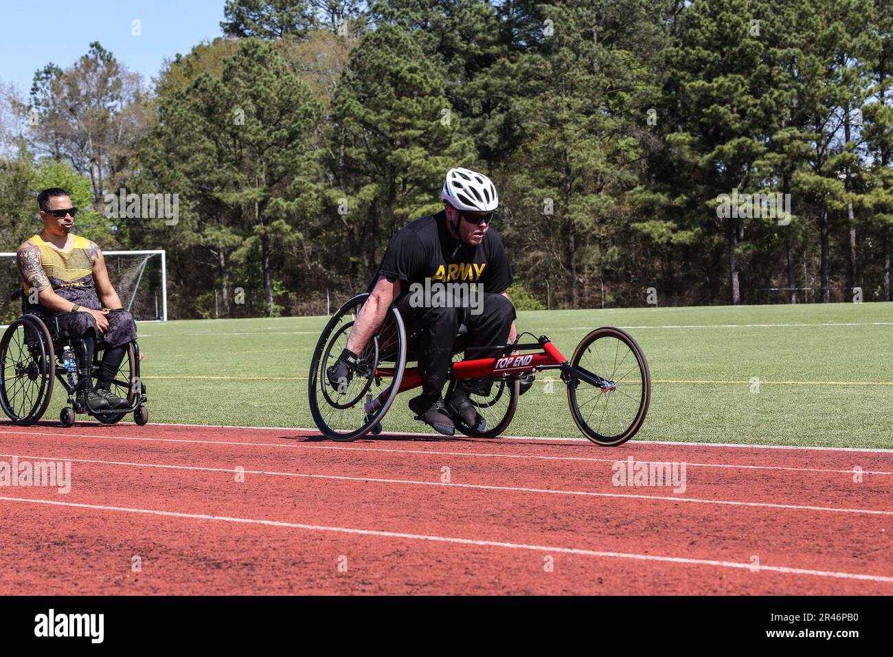 Soldiers preparing for race hi-res stock photography and images - Alamy
