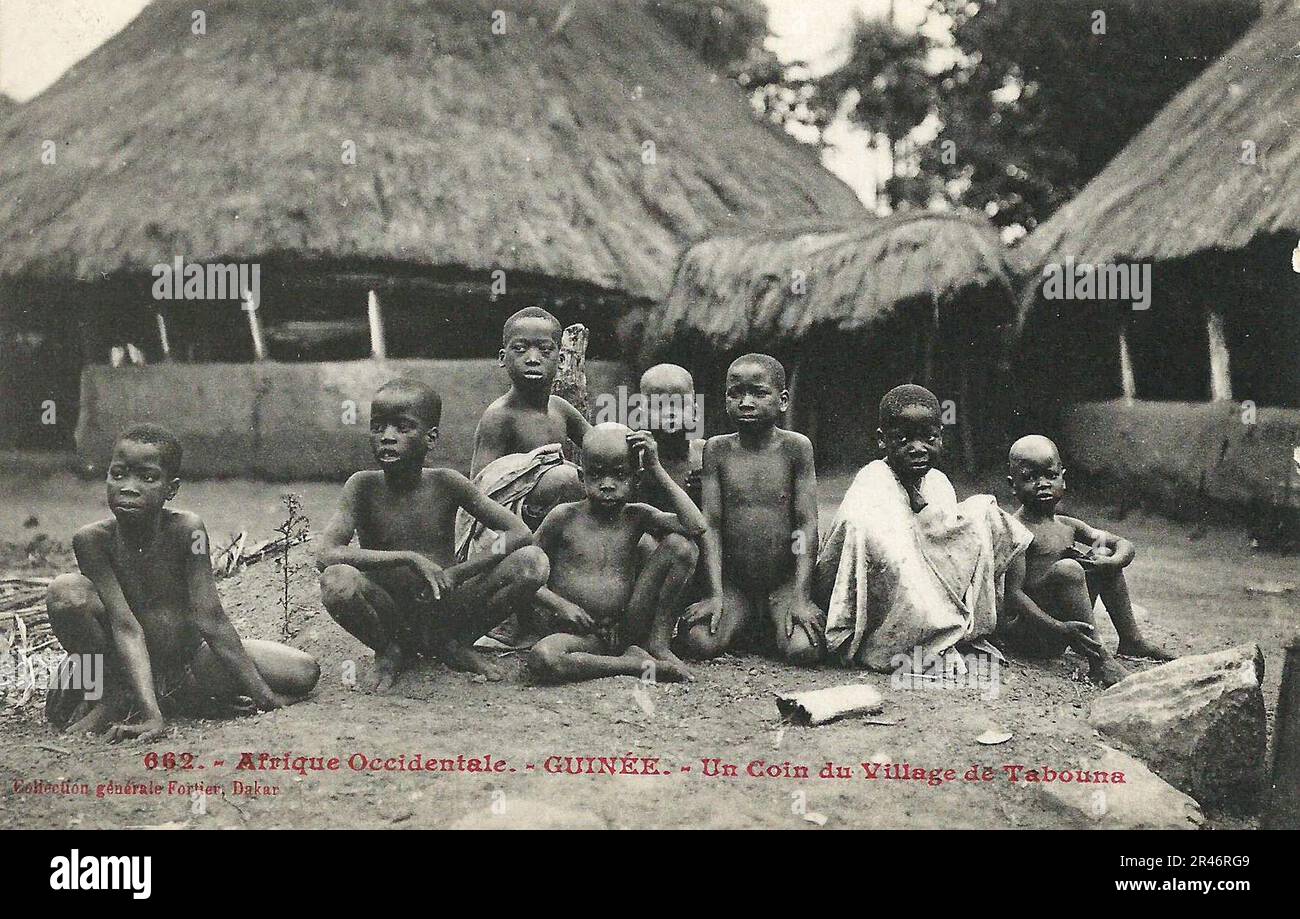 Un coin du village de Tabouna (Guinée Stock Photo - Alamy