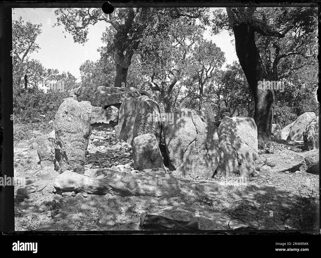 Un dolmen Black and White Stock Photos & Images - Alamy