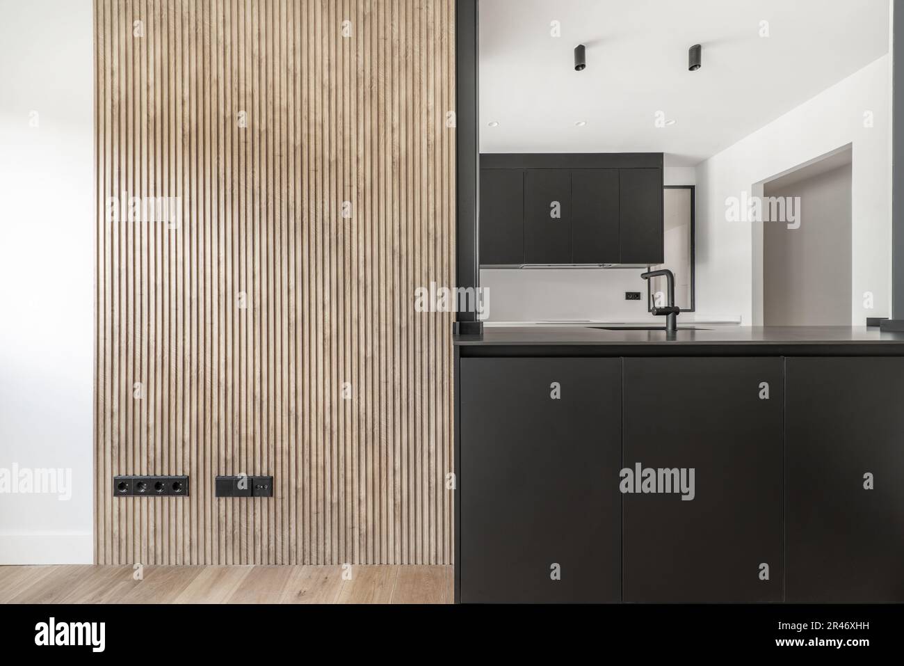 Kitchen hatch hi-res stock photography and images - Alamy