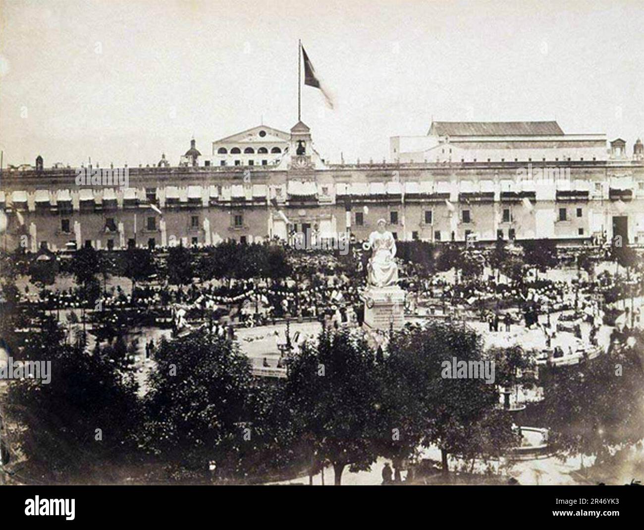Una vista de la Plaza Mayor y Palacio Nacional 1864 · François Aubert ...