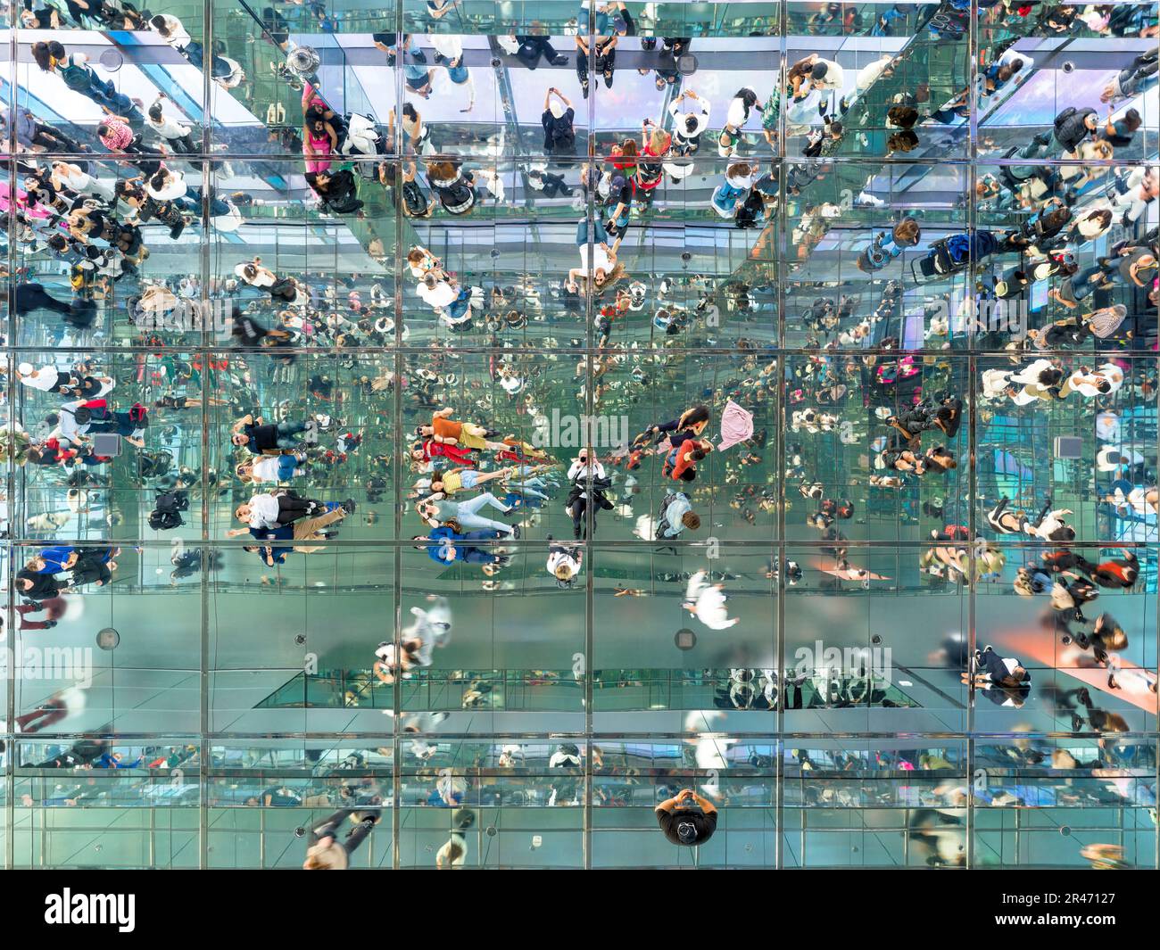 Summit , One Vanderbilt, Observation Skyscraper Platform Mirrored ...