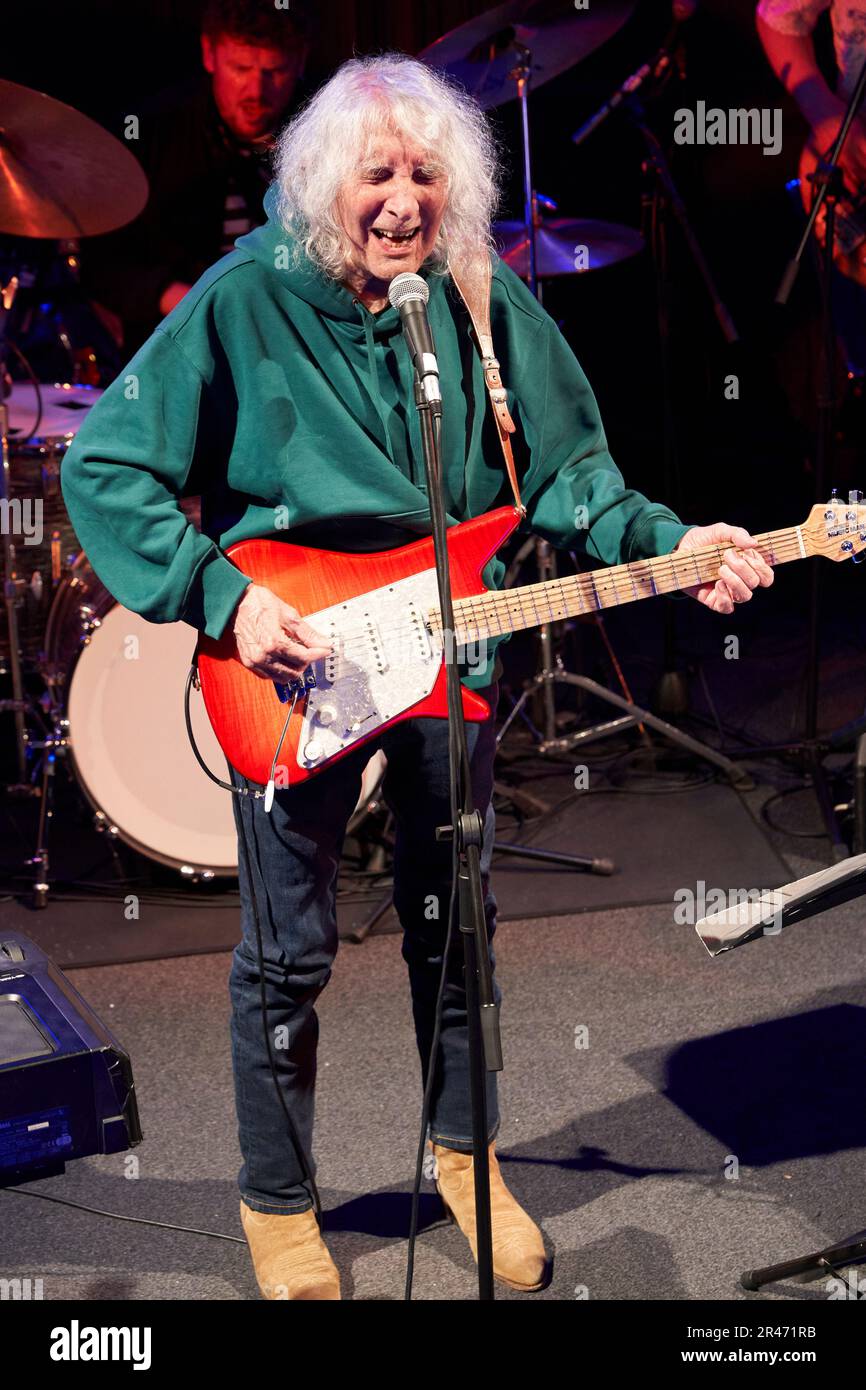 Legendary country-rock guitarist Albert Lee performing at The Acapela ...