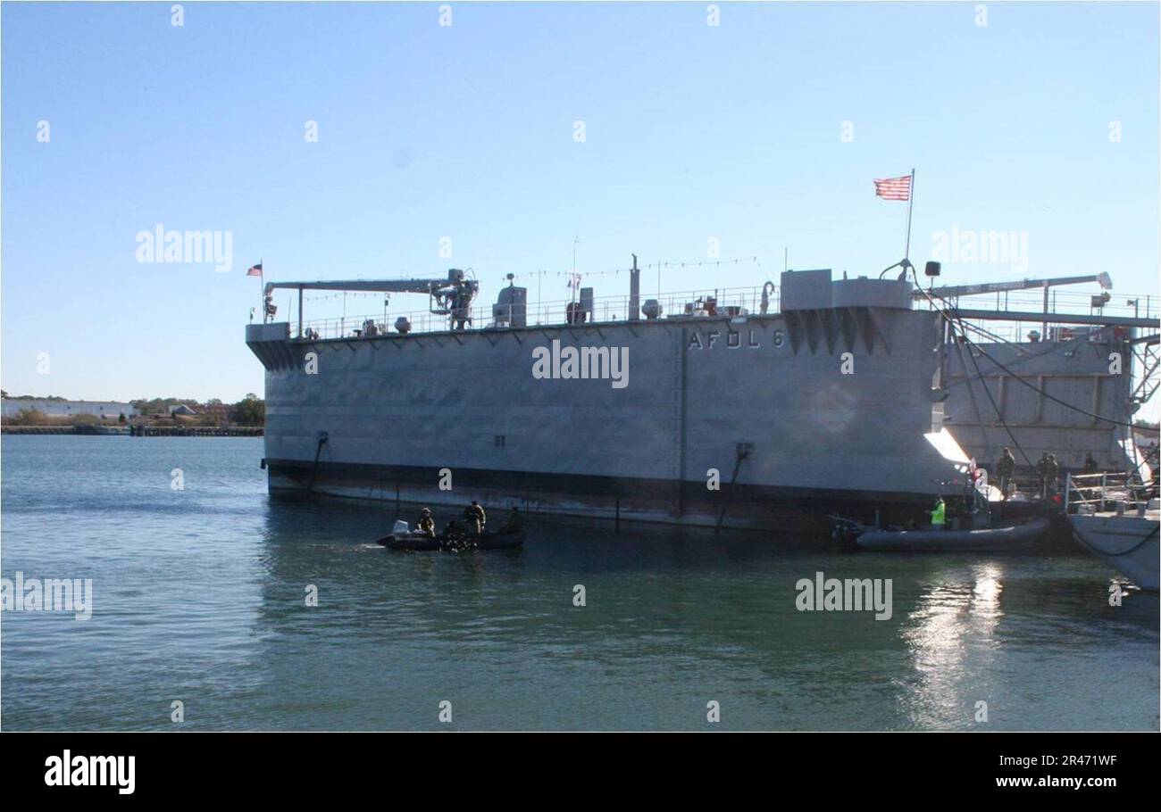 Underwater Construction Team ONE Dive Detachment Alfa performs dry dock ...