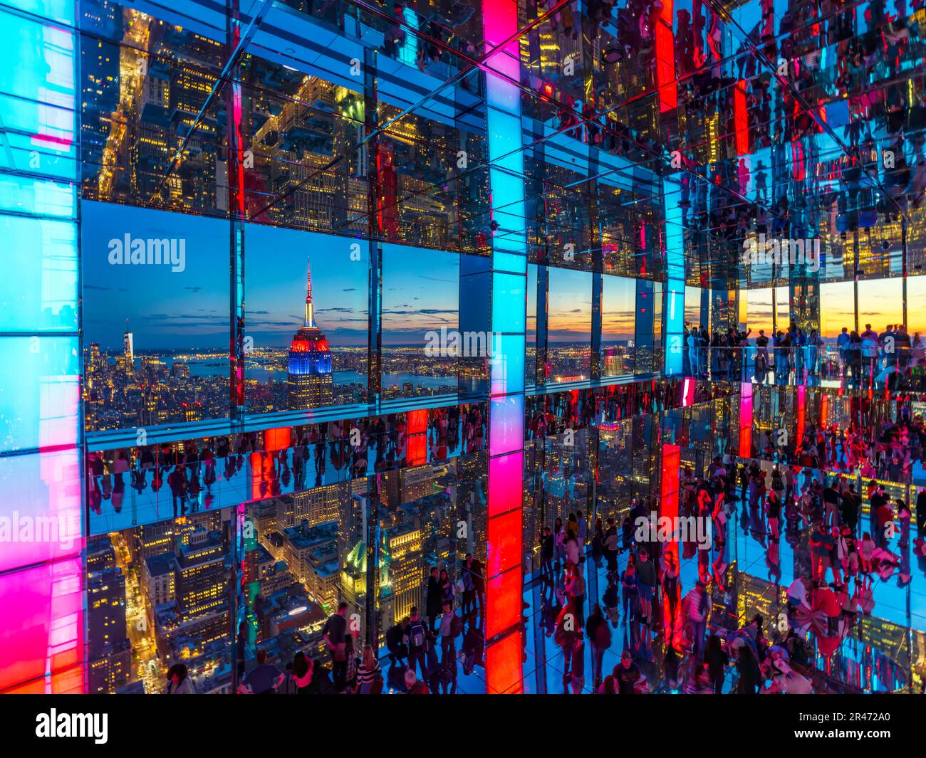 Summit , One Vanderbilt, Observation Skyscraper Platform Mirrored ...