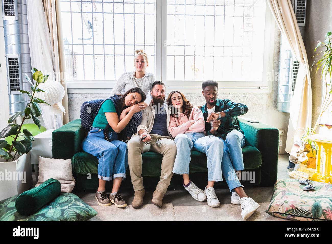 Tired kids asleep and tv hi-res stock photography and images - Alamy